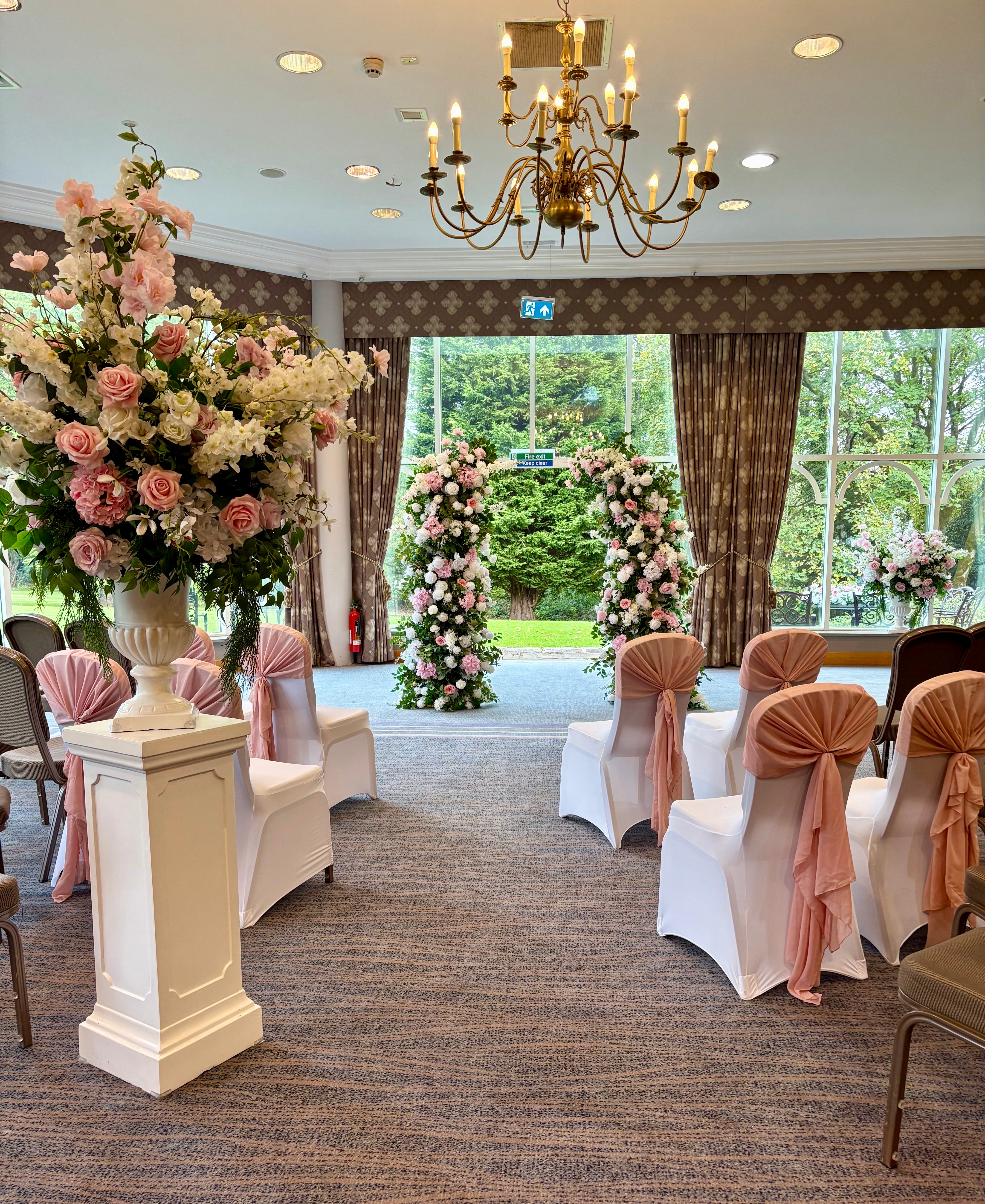 Wedding Urns & Plinths hire – Ruffles & Curls